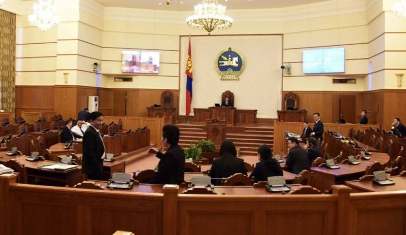 УИХ ЫН ЧУУЛГАНЫ НЭГДСЭН ХУРАЛДААНЫ ИРЦ БҮРДЭЭГҮЙ БАЙНА