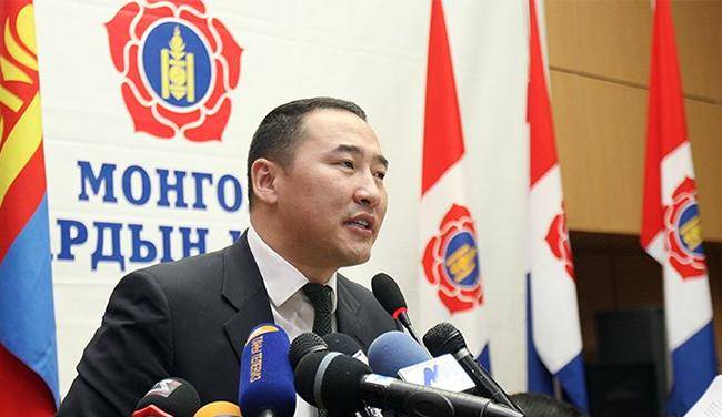 Ж МӨНХБАТ МОНГОЛЫГ ӨРӨНД ОРУУЛСАН НӨХДҮҮД ЭХНЭЭСЭЭ ГАДААДРУУ ЗУГАТААСАН