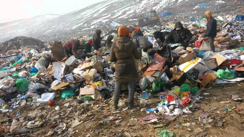 ХОГИЙН ЦЭГ ДЭЭР АЖИЛЛАДАГ ИРГЭД 5 000 ТӨГРӨГ ОЛДОГ