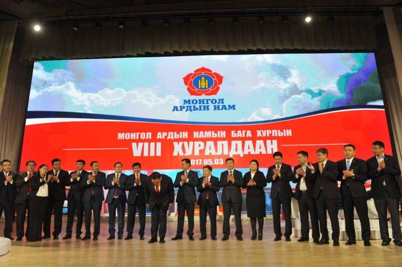 МАН ШӨНӨ ДУНД ХҮРТЭЛ ХУРАЛДАЖ НАМЫН ДҮРМЭЭ ӨӨРЧИЛСӨН БАЙНА