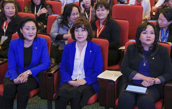 УИХ ЫН ЭМЭГТЭЙ ГИШҮҮД БАГШ НАРЫН ЗӨВЛӨГӨӨНД ОРОЛЦОВ