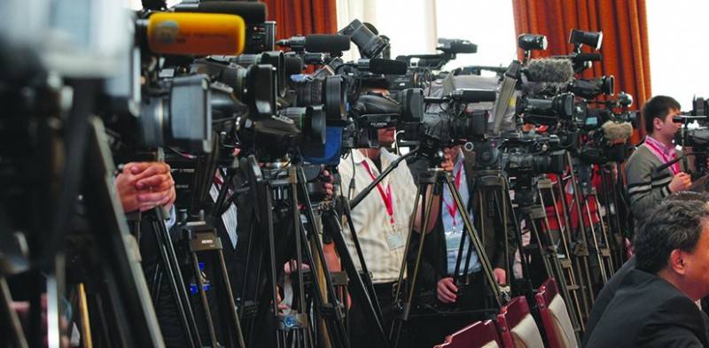 ДЭЛХИЙН ХЭВЛЭЛИЙН ЭРХ ЧӨЛӨӨНИЙ ӨДӨР ӨНӨӨДӨР ТОХИОЖ БАЙНА