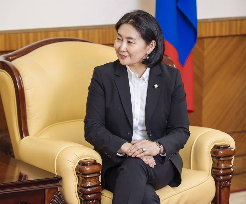 УИХ ЫН ГИШҮҮН З НАРАНТУЯА ДЭЛХИЙН БАНКНЫ ТӨЛӨӨЛӨГЧИДТЭЙ УУЛЗАВ