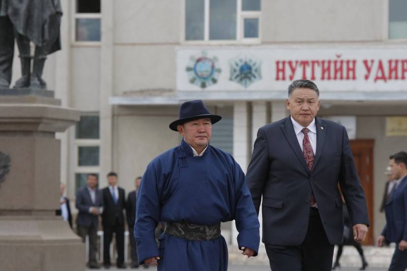 МОНГОЛ УЛСЫН ЕРӨНХИЙЛӨГЧ Х БАТТУЛГА УВС АЙМГИЙН ИРГЭДТЭЙ УУЛЗЛАА