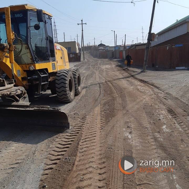 Баянзүрх дүүрэг 7 950 м кв талбайн замыг хусч тэгшлээд байна