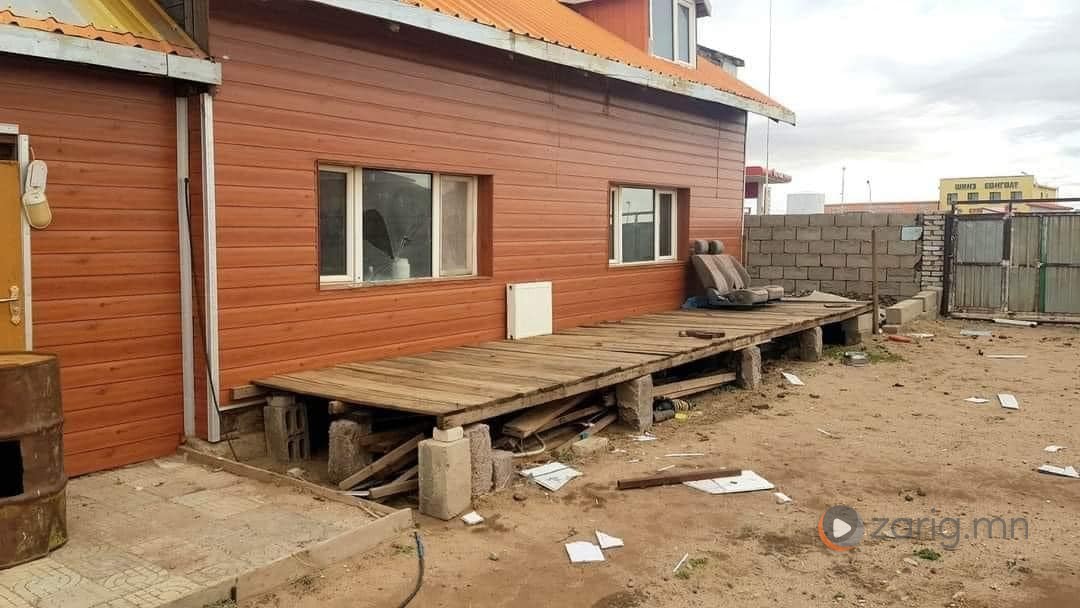 Гадаад руу удаан хугацаагаар явсан иргэний машин хашаа байшин зэргийг эвдэн сүйтгэжээ